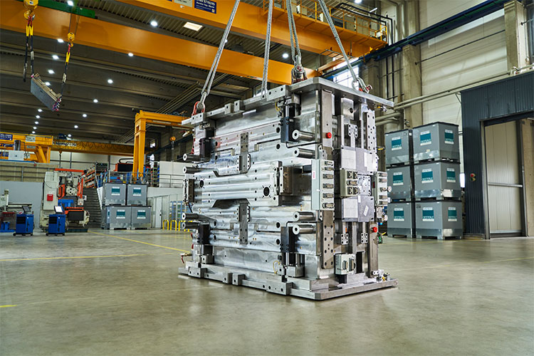 ÜBER UNS - OESTERLE