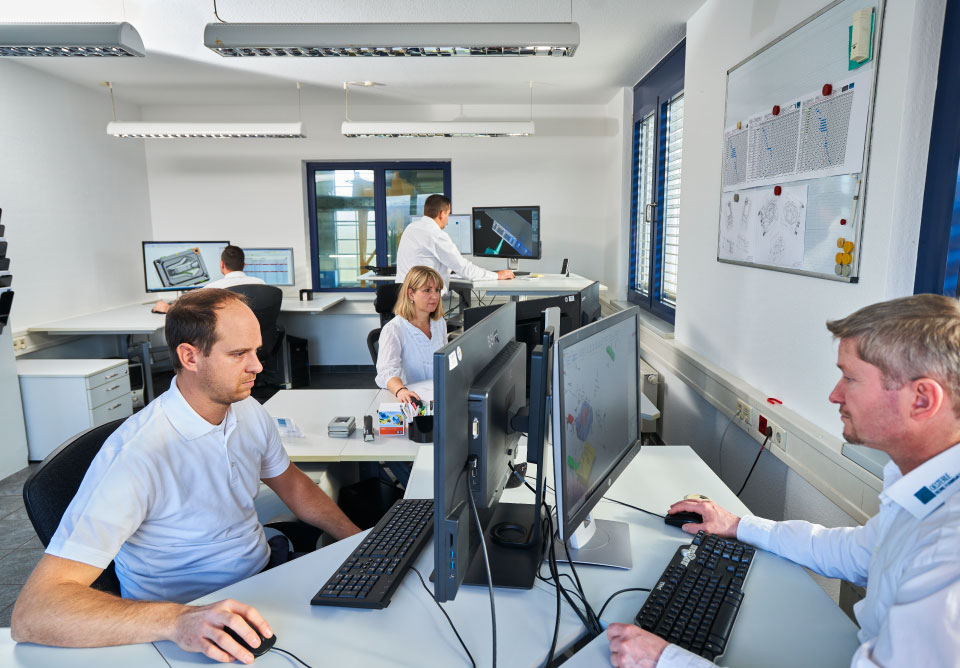 ÜBER UNS - OESTERLE